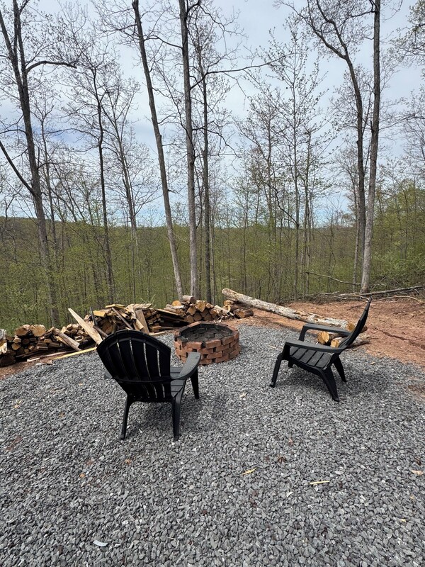 Glenville's Rustic Charm - Burnsville, WV