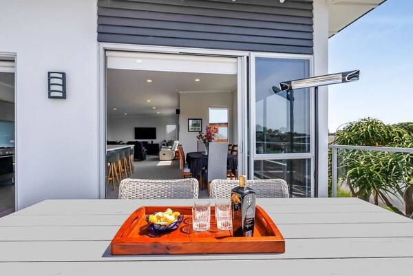 Executive On Parkview - 3br Modern Family Home - Waitara