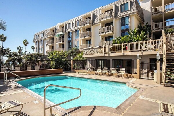 Steps To The Sand: Sleek, Coastal Beach Condo - Oceanside, CA