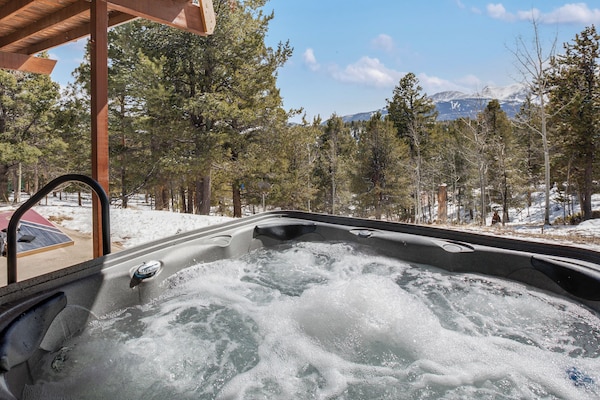 Pikes Peak Panorama - 2 Acres- Fire Pit - Hot Tub - Starlink - Woodland Park, CO