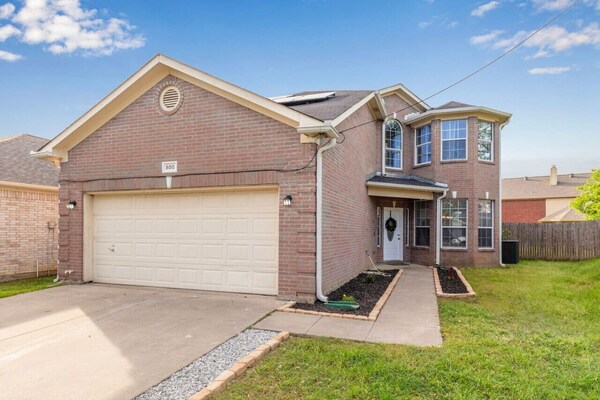 Charming 3-bedroom House  With Ac, Wifi In Quiet Area Euless - Grapevine, TX