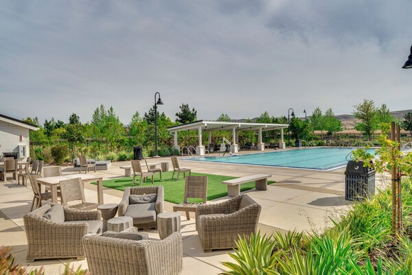 Pool Access: Spacious Tracy Home W/ Yard! - Tracy, CA