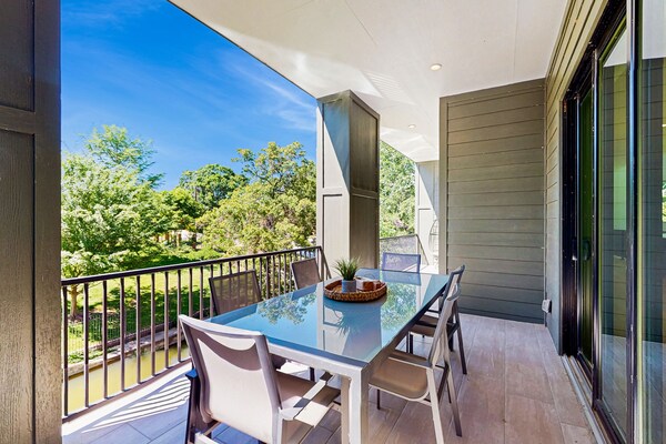 Modern Lakefront House With Patio, Bbq, Spacious Living Room And Ping Pong Table - Black Rock Park, Buchanan Dam