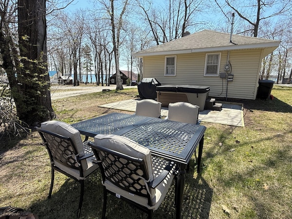 Long Lake Getaway-hot Tub-pet Friendly-near Alpena - Alpena, MI
