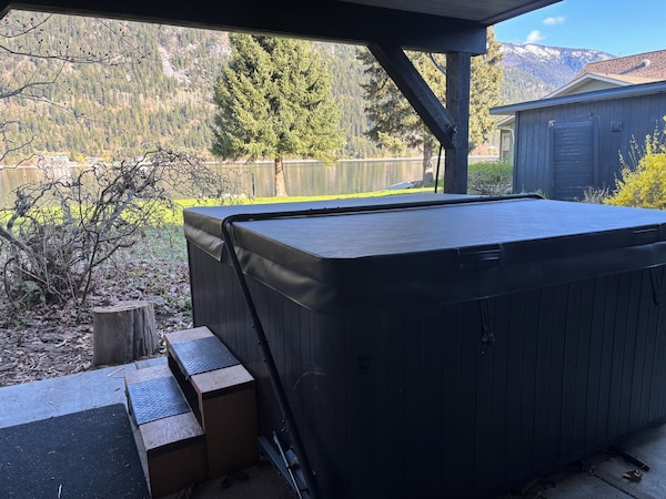 The Lake House On Kootenay Lake-private Sandy Lakefront Beach - Nelson