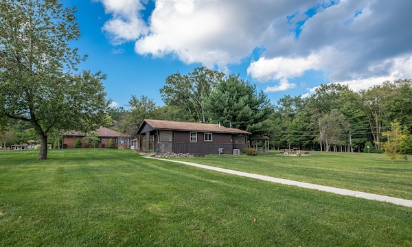 Cozy Sugar Pine Cottage - Lake Erie, PA