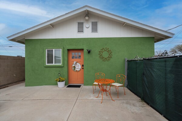 Modern Family-friendly 2br Guesthouse With Full Kitchen And Washer/dryer. - Mesa