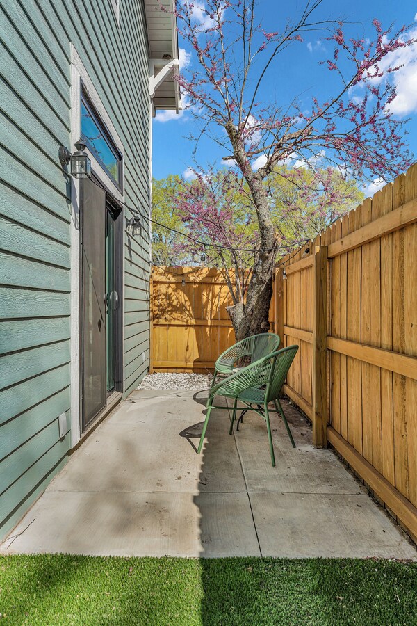 Charmingly Stylish 1-bed Loft Apt! Wonderful Lawrence Barker Neighborhood - Lawrence, KS