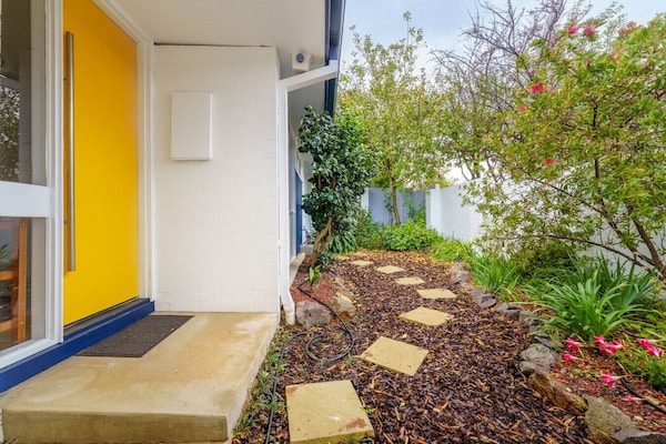 New To Vrbo: Stylish 3br In Hawker - Colorful And Renovated - Belconnen