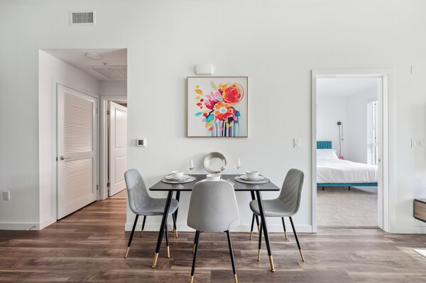 Modern 1br Apartment In The Heart Of Hollywood With Pool, Jacuzzi - Hollywood, CA