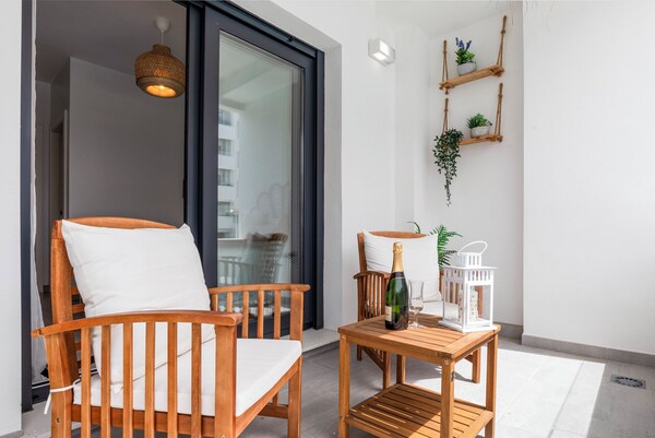 Elegant Apartment Near The Beach & Old Town - Estepona