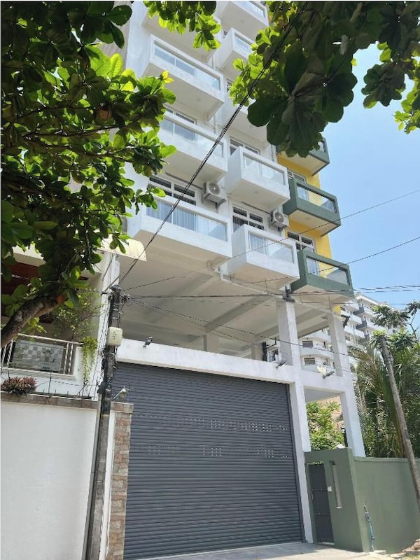 Modern Condo In The Heart Of Colombo City, Minutes Away From Wellawatte Beach - Colombo
