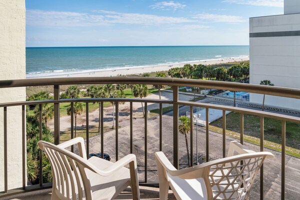 Spacious 1 Br Condo- Stunning Ocean Views- Meridian 605 - Conway, SC