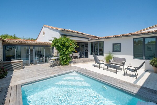 Maison Familiale Avec Piscine  à 100m Du Port De La Flotte - La Flotte