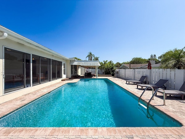 Pool | Pet Friendly | Game Room - Dunedin, FL