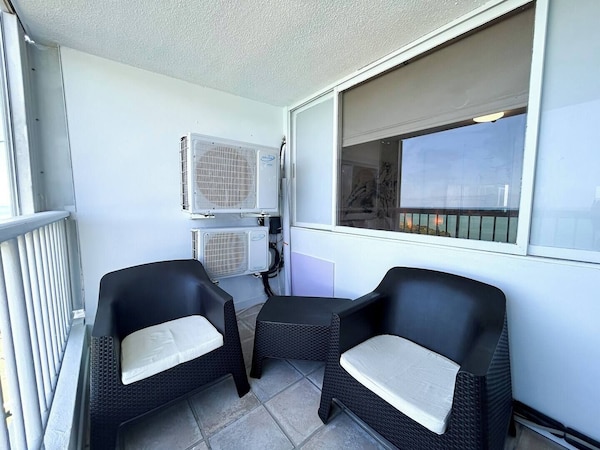 Breezy Oceanfront Apartment - Free Parking - Fajardo