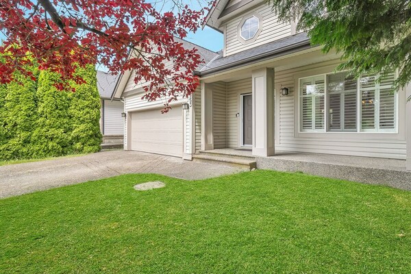 Fleetwood Home, Pet-friendly-parking-central Hvac - Surrey