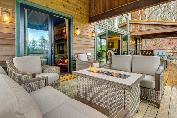 1 Mi To Panthertown Valley: Mountain Lodge W/ Deck - Cashiers, NC
