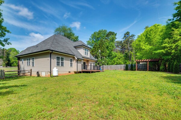 Boat, Fish & Hike: Home W/ Deck In Mooresville! - Lake Norman, NC