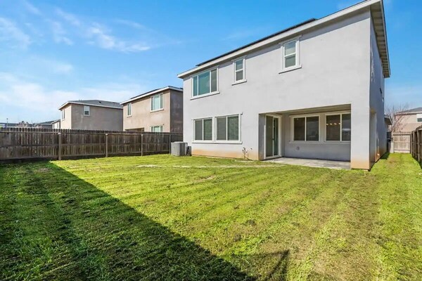 Spacious 6-bedroom House In Fabulous Merced With Wifi, Near Hospitals And Dining - Merced, CA