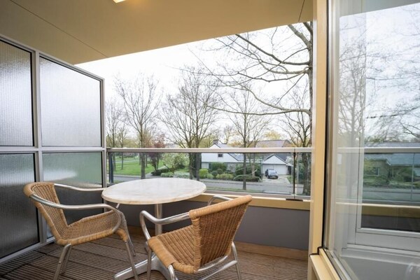 Explore Groningen From A Scenic Room W/ Balcony Near Speelgoedmuseum Roden - Groningen