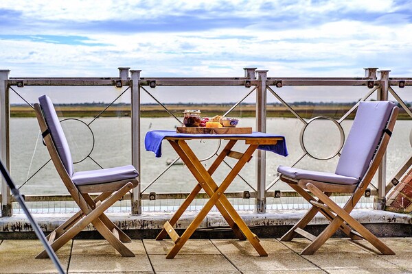 Pet-friendly Apartment With Panoramic Views, No Deposit - Burnham-on-Crouch