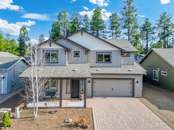 New| Alamo Alpine Retreat | Sleeps 11 | 3 Showers - Flagstaff, AZ