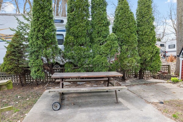 Travel Trailer On Lake In Lakeshore Campground/1 Bedroom/ Sleeps 4 - Valparaiso, IN
