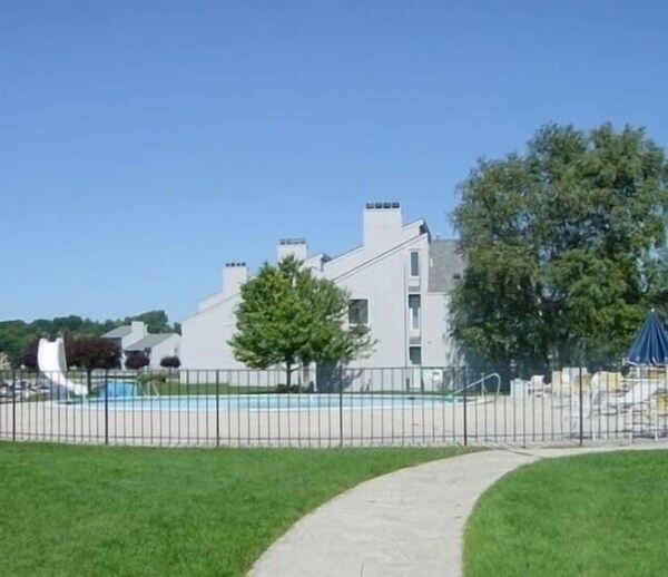 Landing: Beach -Pool-boat Dock - Boyne City, MI