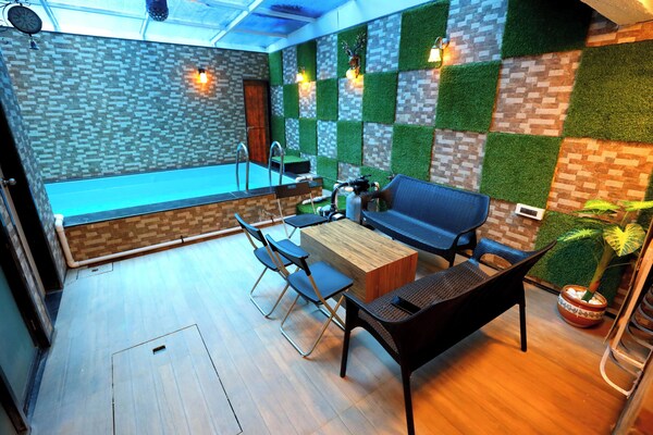Kandivali East-pool Villa,terrace - 4.5 Bedroom - Mumbai