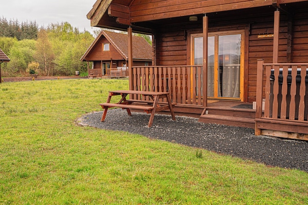 Lodge 4 - Three Bedroom Apartment, Sleeps 6 - Aberfoyle