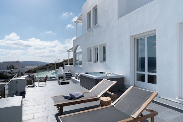 Sea View Villa With Private Hot Tub And Pool In Peacefull Akrotiri - Santorini