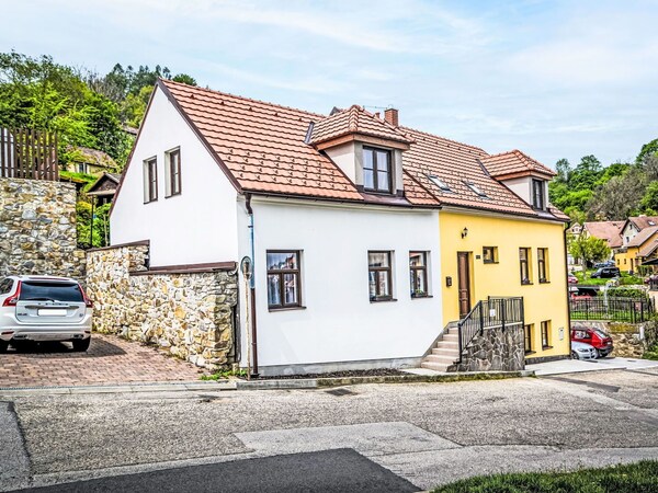 Nice Apartment For 5 People With Wifi, Patio, Pets Allowed And Parking - Český Krumlov