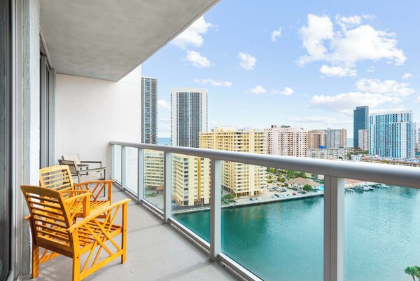 Ocean Breeze  Coastal Charm - Hallandale Beach, FL