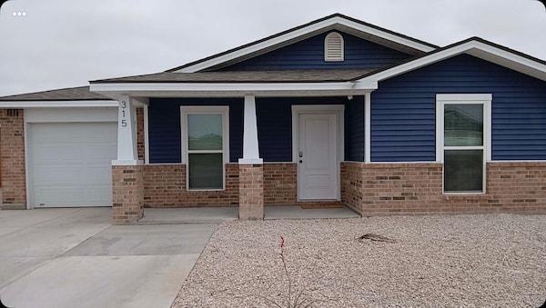 Luxury 3-bedroom House With Ample Backyard In Serene Part Of Odessa - Odessa