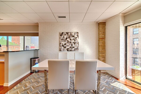 Riverwalk Plaza - Apartment Suite - Lincoln Heights - San Antonio