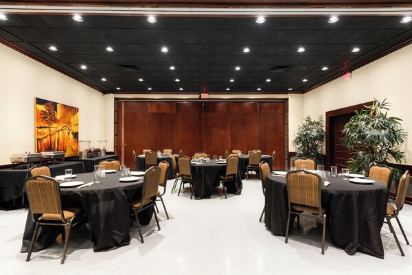 Riverwalk Plaza - Executive Suite - San Antonio, TX