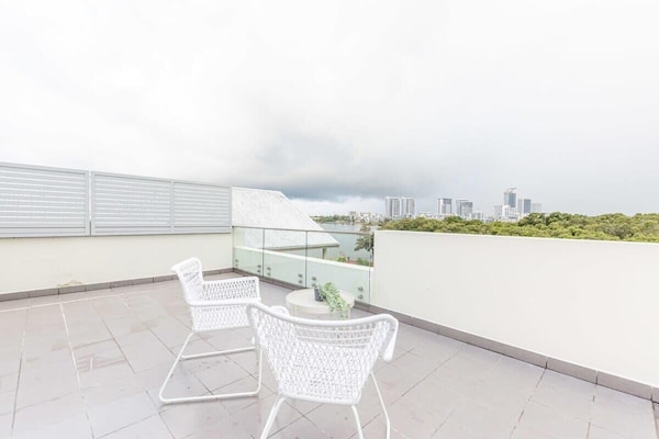 Luxury 5bd House W Water View In Melrose Park - Rhodes