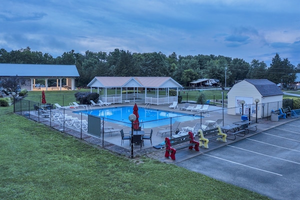 Homey Villa With Loft In Bloomington - Bloomington, IN