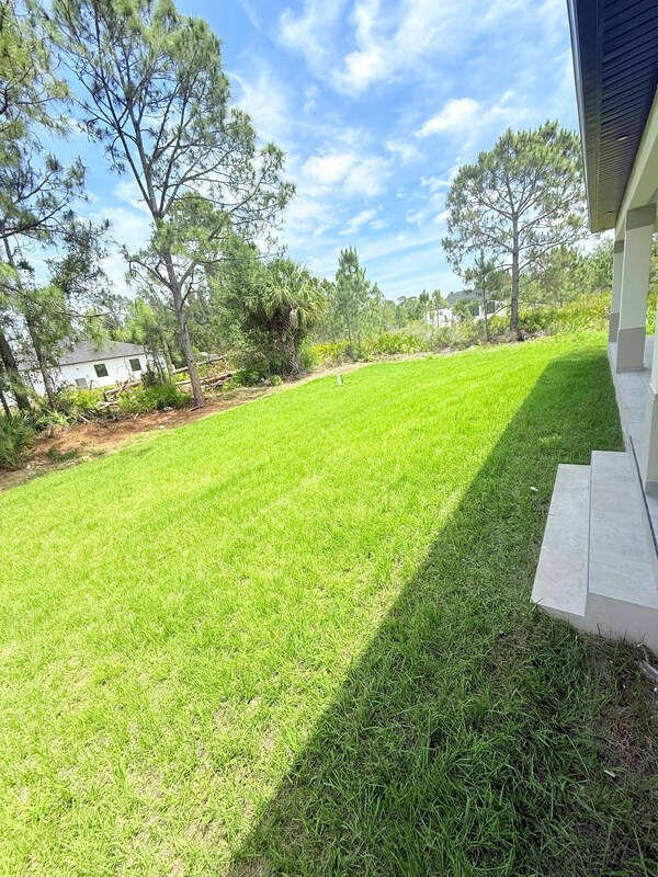 Quiet Peaceful Home Lehigh Acres With Big Private Backyard - Lehigh Acres, FL