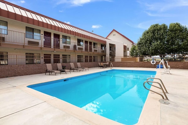 2 Pet-friendly Units For Families Exploring Gallup - Free Parking, Breakfast - Gallup, NM