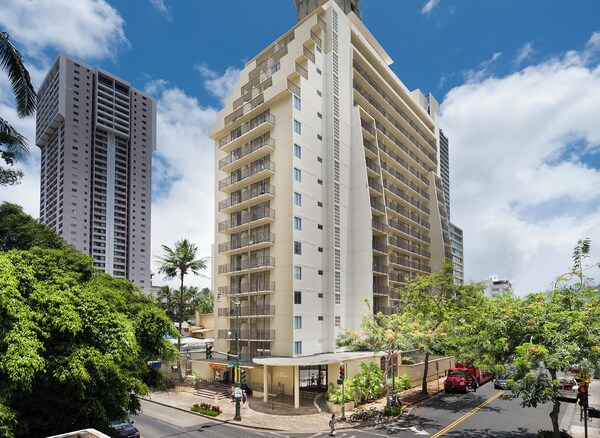 Family And Friends Retreat! City View, Outdoor Pool, Kitchenette! - Kailua, HI