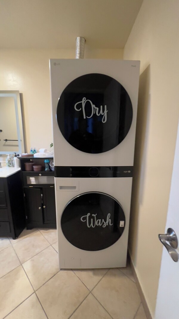 2-bedroom Apartment In Wonderful Sacramento With Wifi - Sacramento, CA