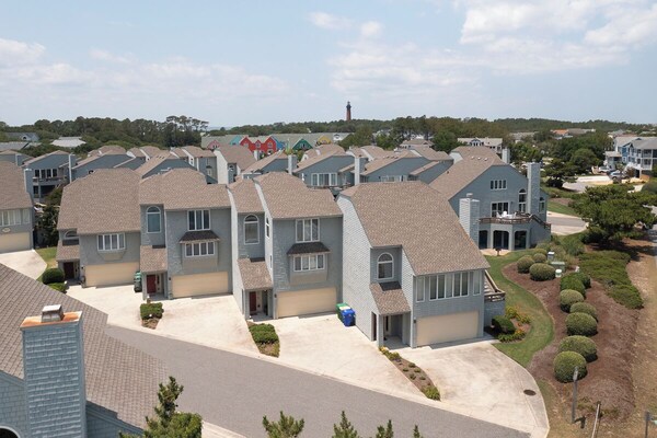 Oceanside Corolla Townhome - Short Walk To The Beach & Oceanfront Community Pool - Corolla, NC