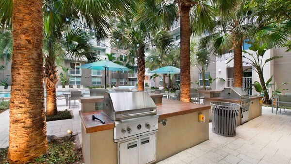 1 Br Best Of St. Pete, Walk Everywhere! - St. Petersburg, FL