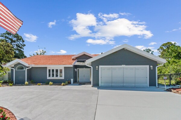 Newly-renovated Family Home - Palm Coast, FL