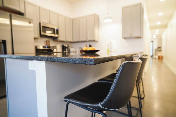 Canyon Stop 2bed/2bath Loft - Lawrence, KS