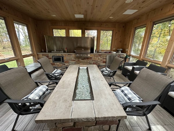 Spacious 7-bedroom House On The Lake, With Ac, Wifi, In Peaceful Menomonie Wi - Colfax, WI