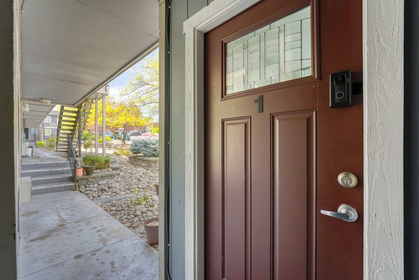 Serene Stay Reno - Sleeps 3 - Reno, NV