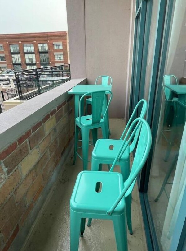 Downtown Condo With Pool View - Cedar Point Beach, OH